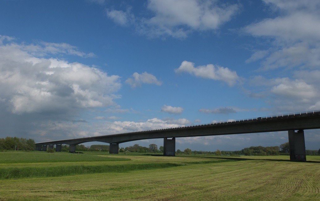 Regenboog boven de IJsselbrug – T w e e d e h a n d s w e r k