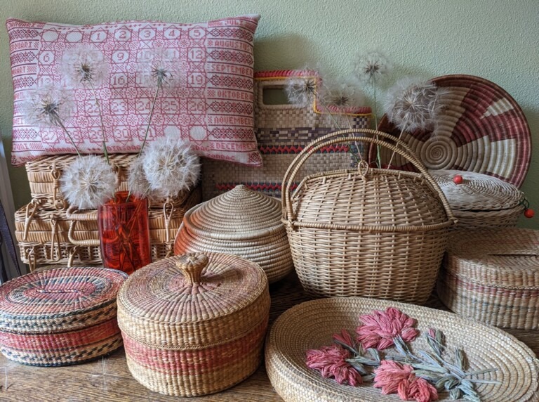 Verzameling rieten mandjes – T w e e d e h a n d s w e r k